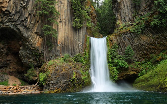 Travel Guide: Map of Waterfalls and Food Trails in Oregon