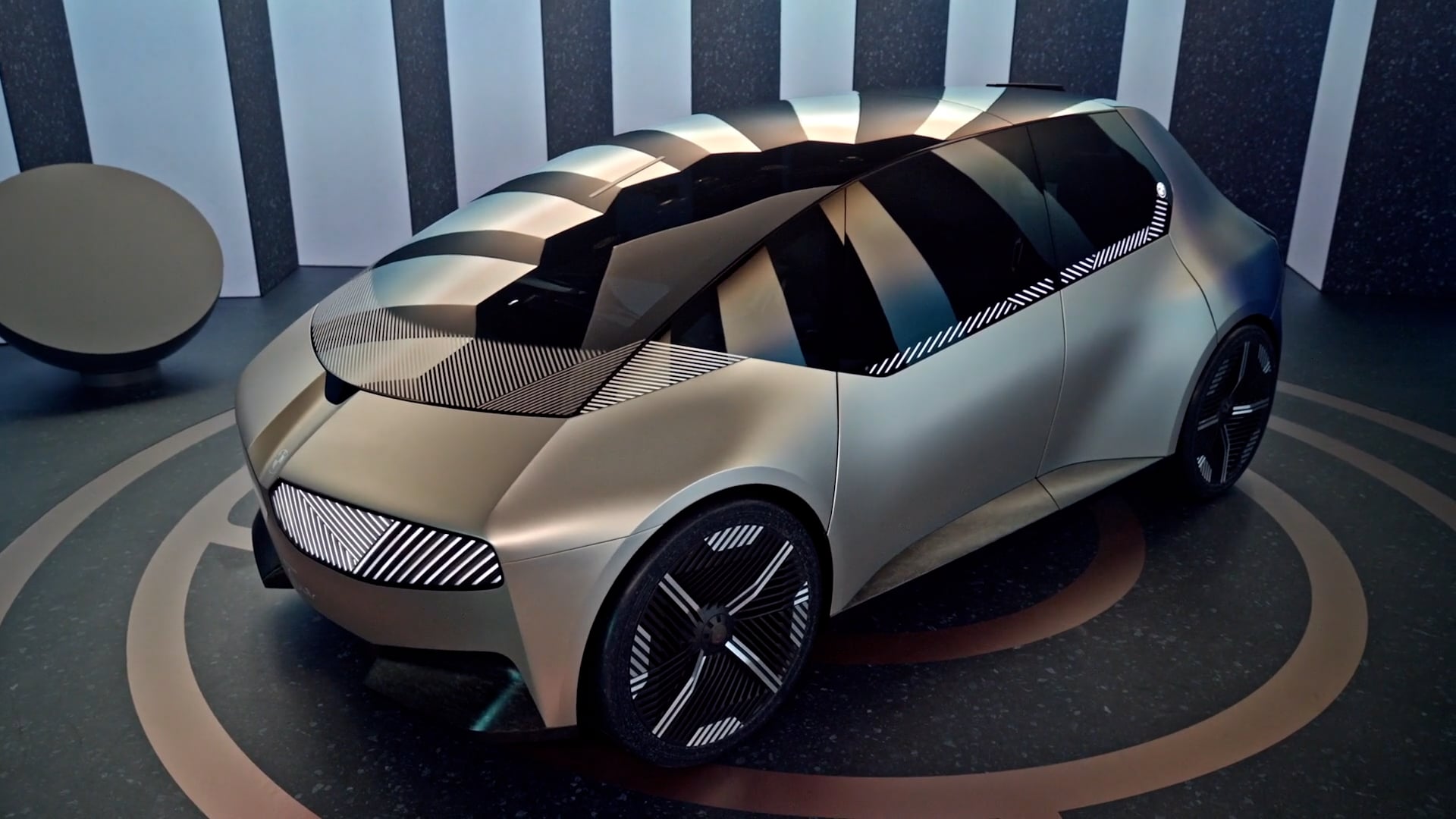 WATCH: BMW i Vision Circular at the IAA Mobility 2021 event
