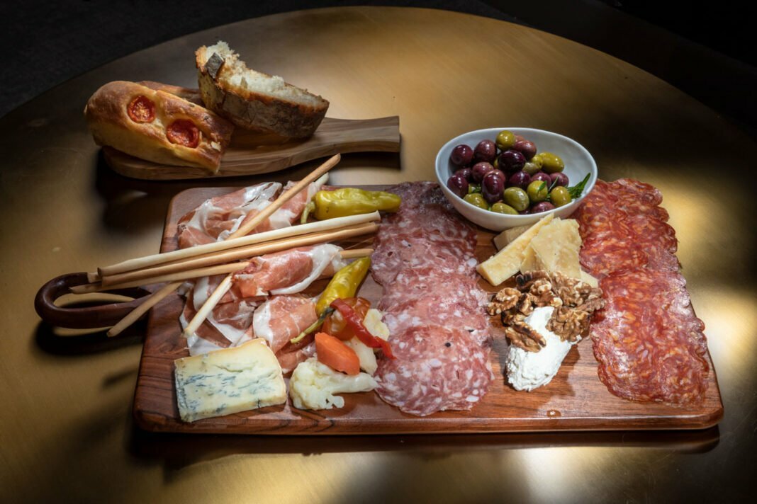 The 1960’s classic style MAD Bar & Lounge in NYC will transport guests ...