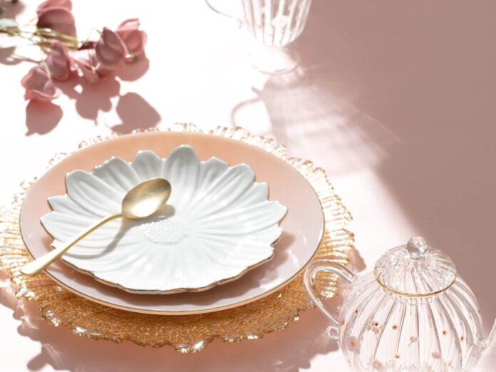 Francfranc’s a new tableware collection for afternoon tea lovers