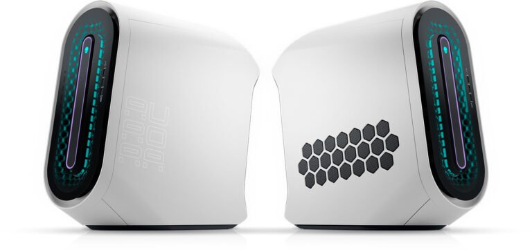 New Gaming Desktop, keyboard, and monitor from Alienware | SNAP TASTE