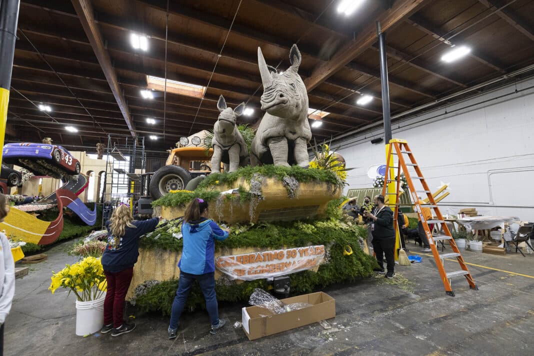 The Making of the San Diego Zoo Safari Park Float | SNAP TASTE