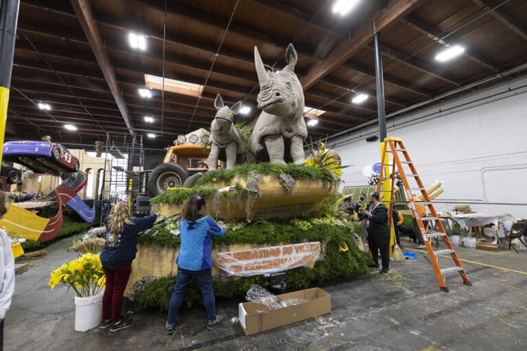 The Making of the San Diego Zoo Safari Park Float | SNAP TASTE