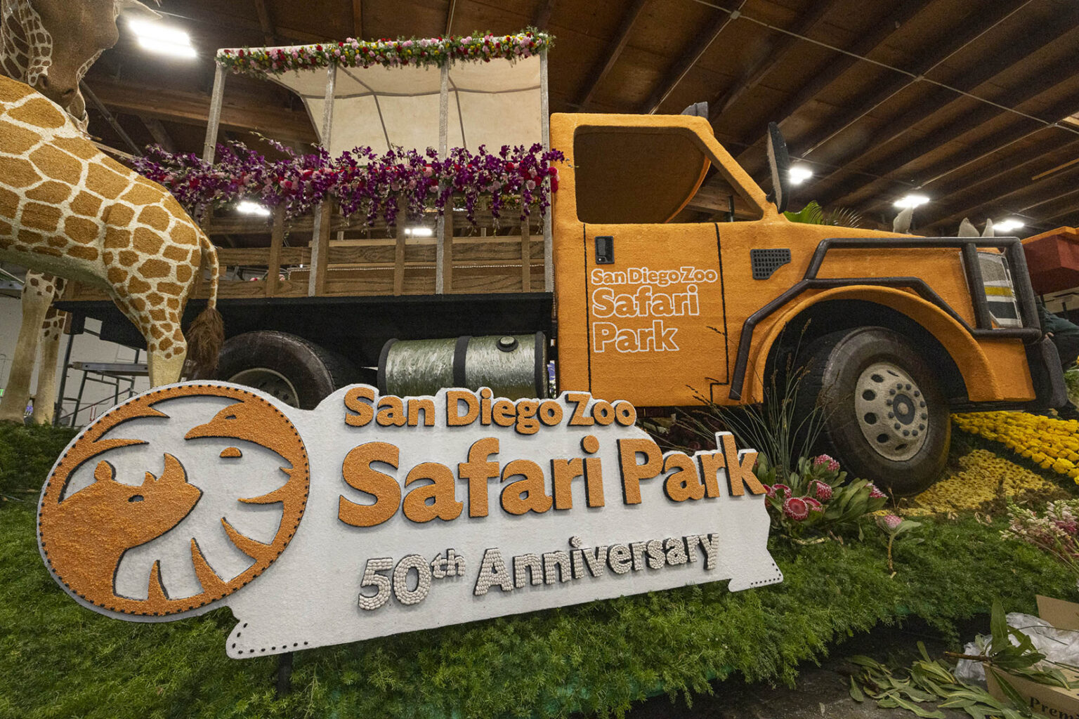 The Making of the San Diego Zoo Safari Park Float | SNAP TASTE