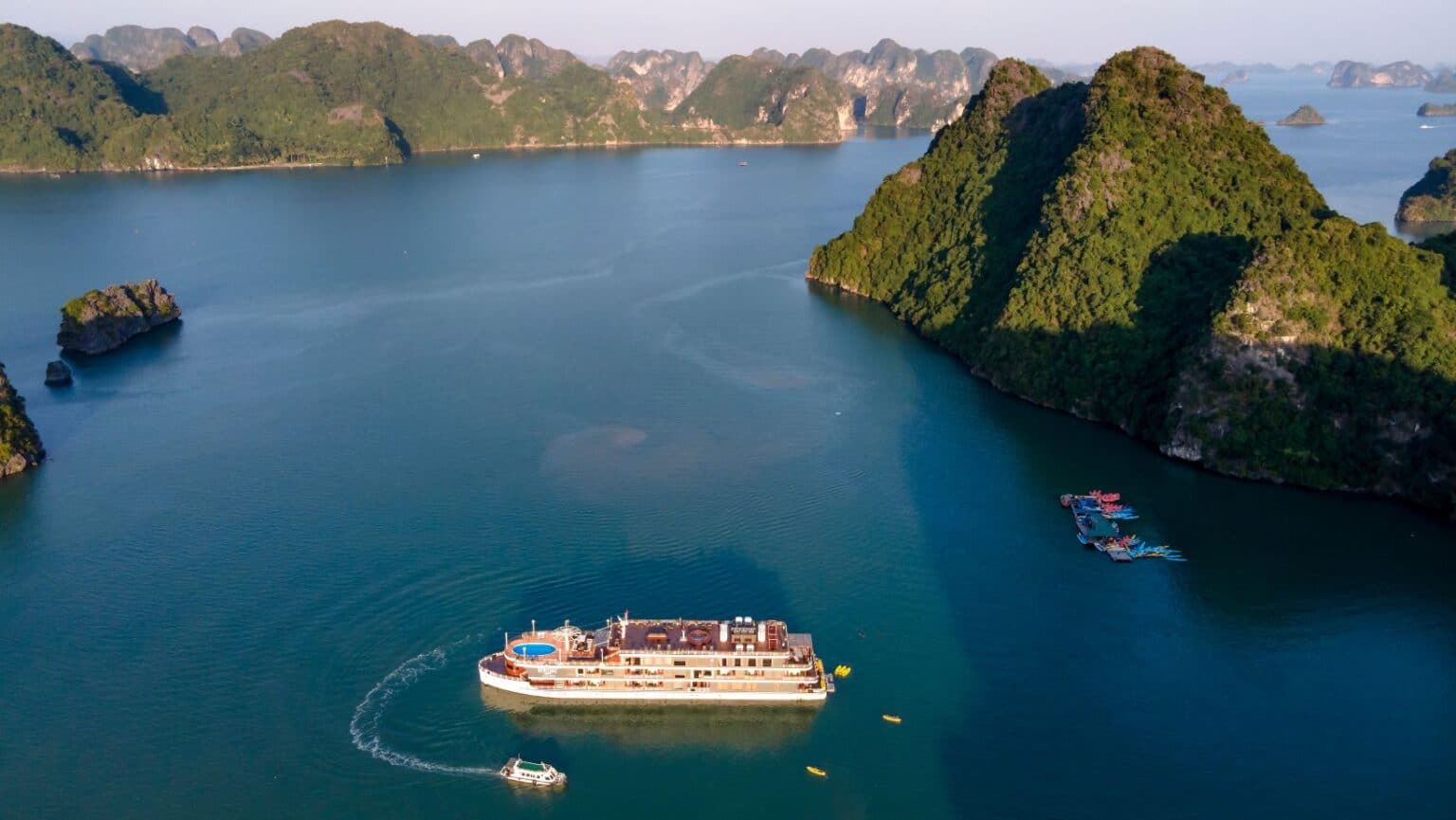 Discover the Natural Beauty of Ha Long Bay - A Must-Visit Destination ...