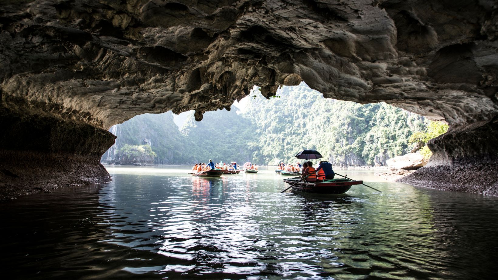Discover the Natural Beauty of Ha Long Bay - A Must-Visit Destination ...