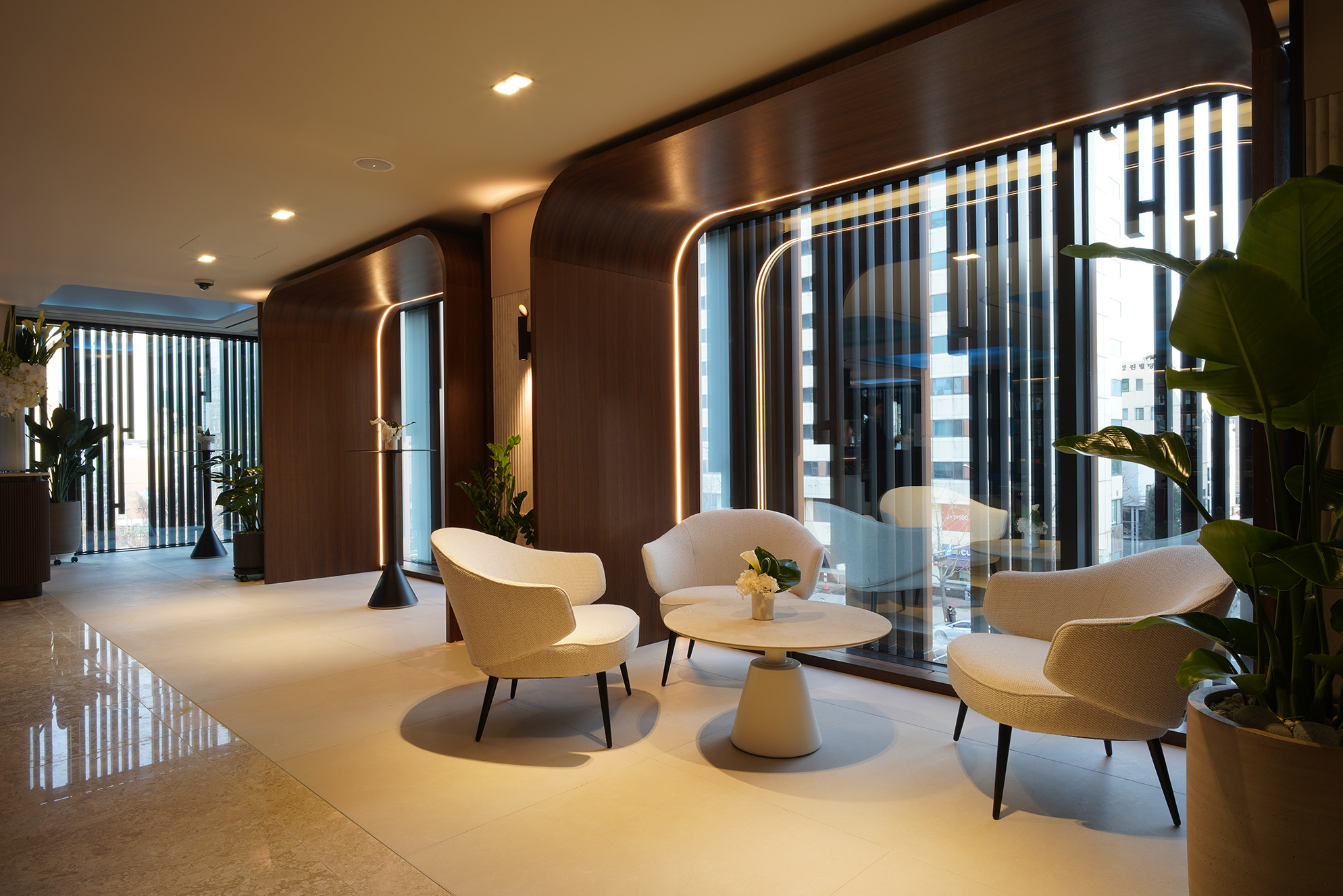 Inside the Bentley Cube: A New Chapter of Luxury Retail Experience in ...