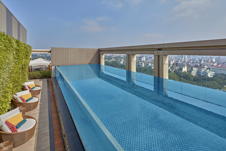 SNAP TASTE | Take a Dip in the Unique Glass-Sided Rooftop Pool at Grand ...