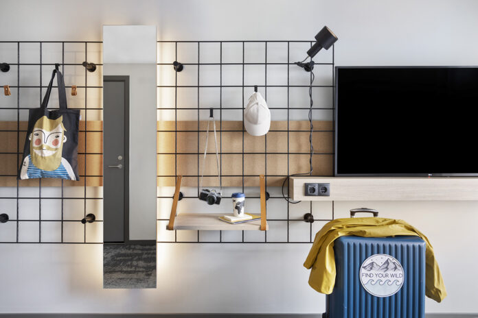 SNAP TASTE | Moxy Tromsø’s Sky Bar: Vibrant Social Space with ...