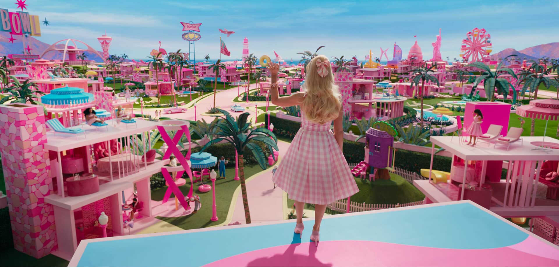 Barbie World Tour Makes a Splash at Bondi Beach in Sydney, Australia ...