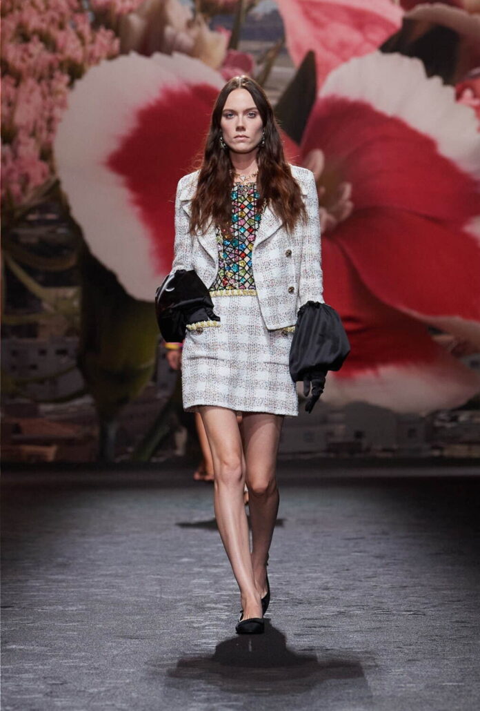 SNAP TASTE | Paris Fashion Week Unveils CHANEL’s Inspired Spring-Summer ...