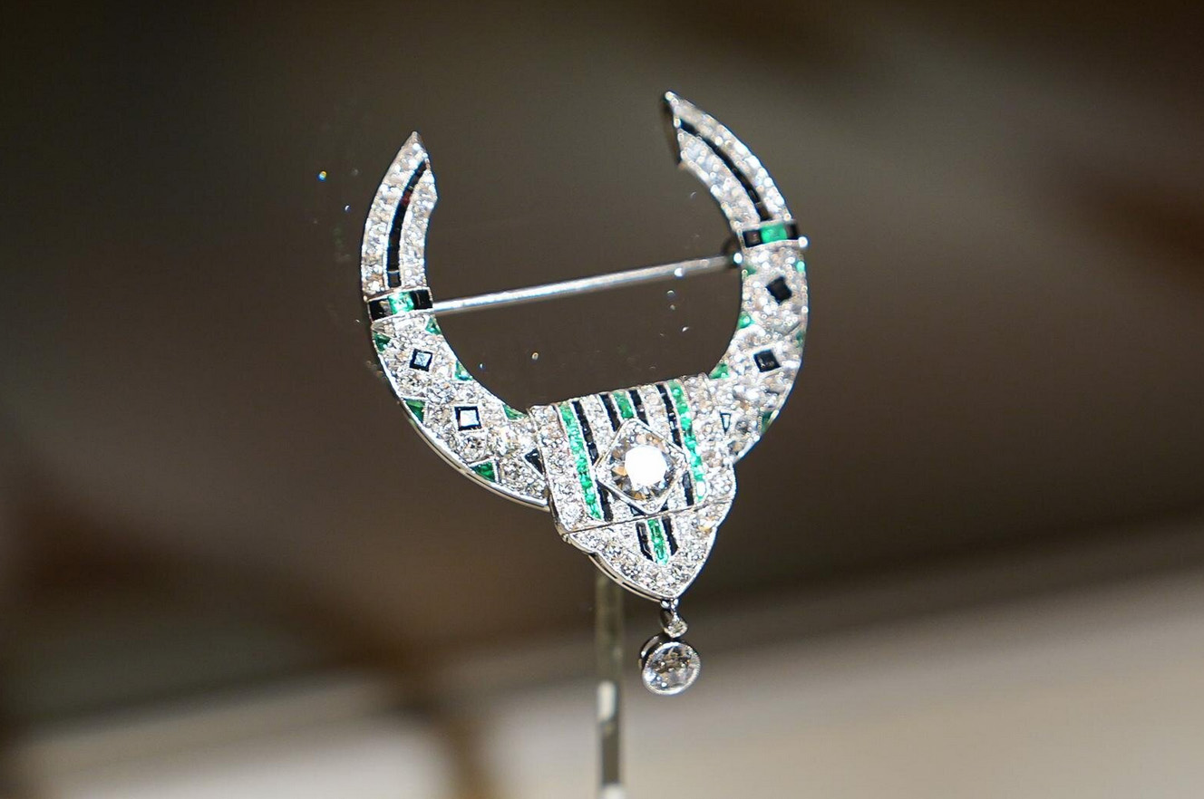 Van Cleef & Arpels Marks a Century of Art Deco With a Dazzling Tokyo Exhibition | SNAP TASTE